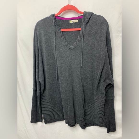 Akini | Sweaters | 32 Akini Gray Hooded Pullover V Neck Long Sleeve ...